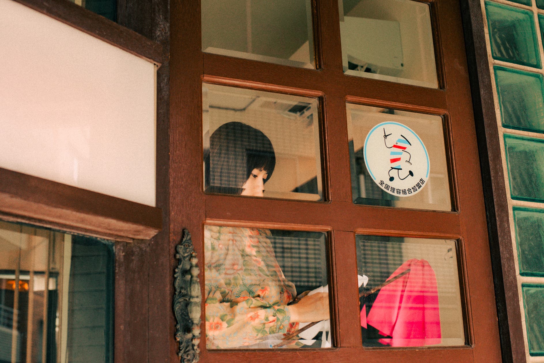 【目黒/西小山/レトロ×アンティーク美容室スタジオ】床屋モチーフ/背景スタンド/照明機材/ゴミ捨ておまかせの写真9