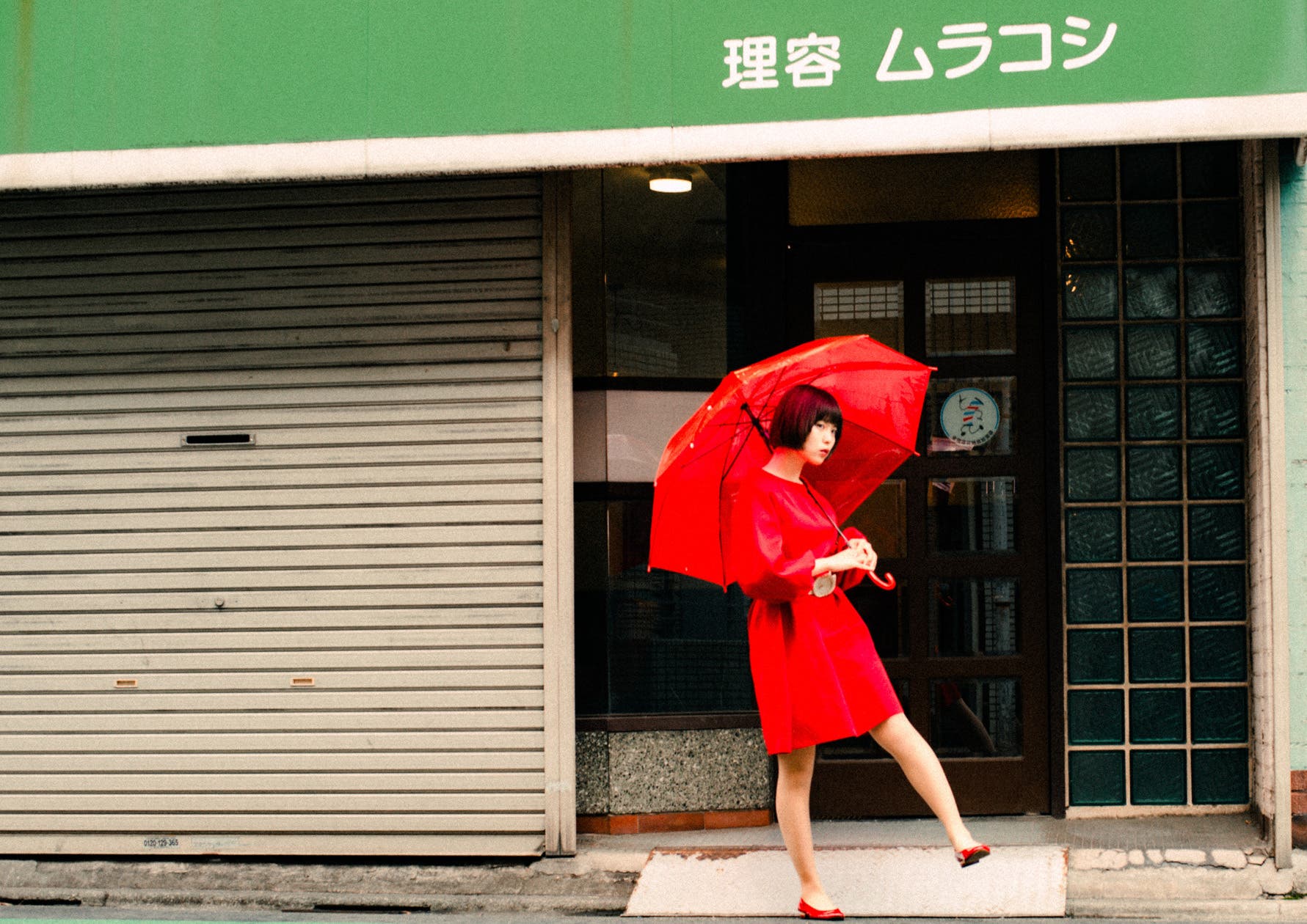 【目黒/西小山/レトロ×アンティーク美容室スタジオ】床屋モチーフ/背景スタンド/照明機材/ゴミ捨ておまかせの写真18