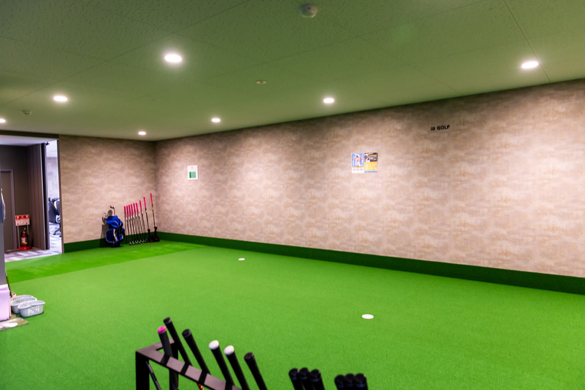 富山市民病院近く！無料駐車場🅿️完備、大型モニター🖥️、無料Wi-Fi！会議やボードゲームに🌟無料パター練習も♪の写真13