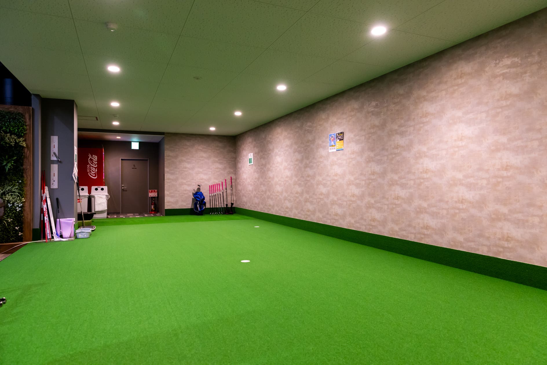 富山市民病院近く！無料駐車場🅿️完備、大型モニター🖥️、無料Wi-Fi！会議やボードゲームに🌟無料パター練習も♪の写真15