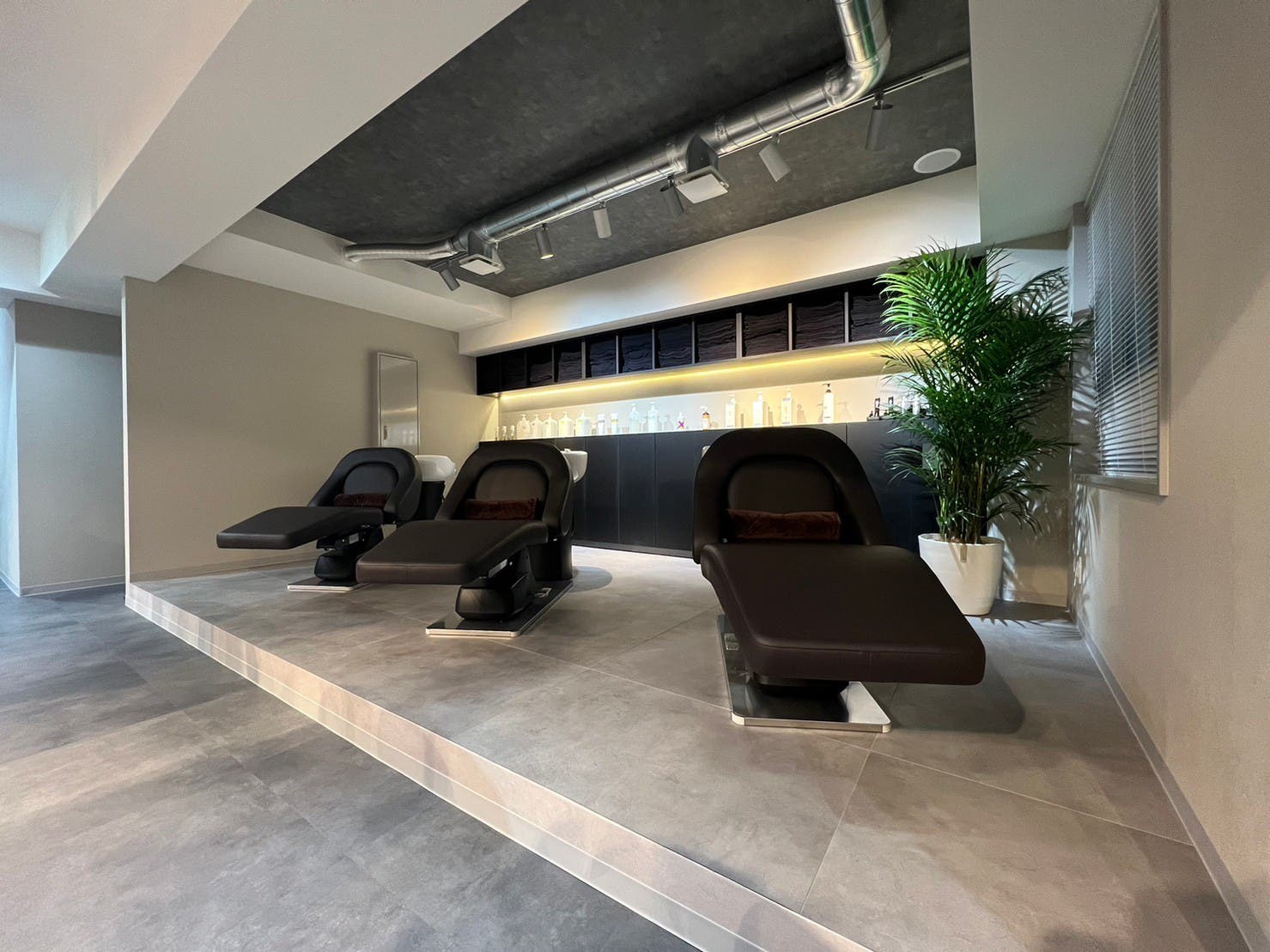 吉祥寺駅から30秒!! 落ち着いた雰囲気のサロンの写真2