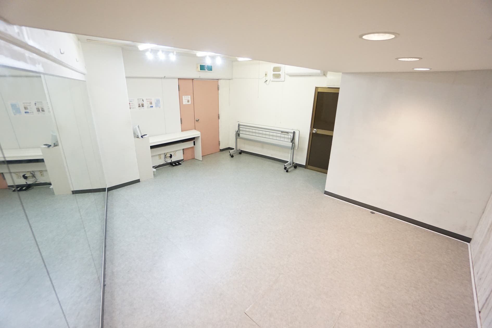 休日値下げ‼️＜スタジオルミエル A Studio＞新板橋駅徒歩3分🚃24時間⏰大型鏡💃背景ボード📸ダンス/撮影/楽器/レッスンの写真5