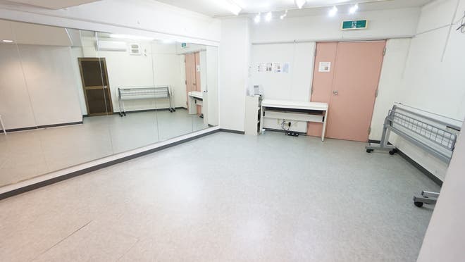 休日値下げ‼️<スタジオルミエル A Studio>新板橋駅徒歩3分🚃24時間⏰大型鏡💃背景ボード📸ダンス/撮影/楽器/レッスンの写真2