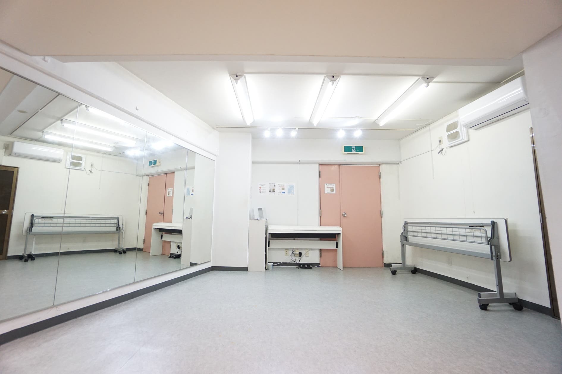 休日値下げ‼️＜スタジオルミエル A Studio＞新板橋駅徒歩3分🚃24時間⏰大型鏡💃背景ボード📸ダンス/撮影/楽器/レッスンの写真6