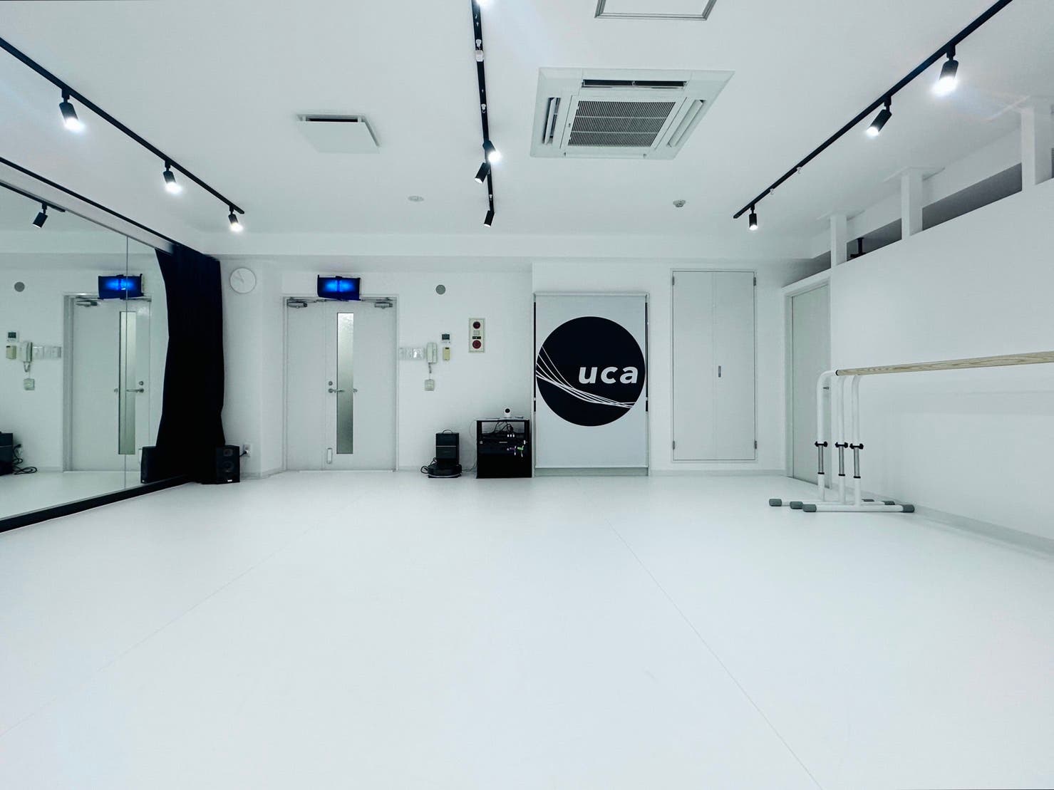 【高円寺エリア】身体に優しいバレエ床、広々65㎡！白くて綺麗なスタジオはバレエ、ヨガ、ピラティス、ダンス、撮影にも！の写真8