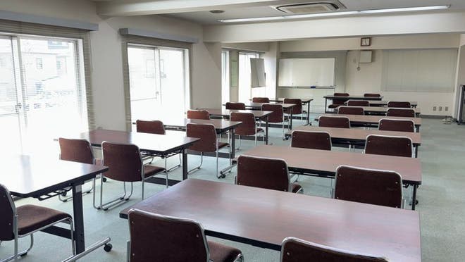 🌟 リロの会議室 板橋本町 3階大会議室 🌟🚉駅から徒歩3分の好立地 🧭初めてでも安心!スタッフ常駐の会議室🧑💼の写真1