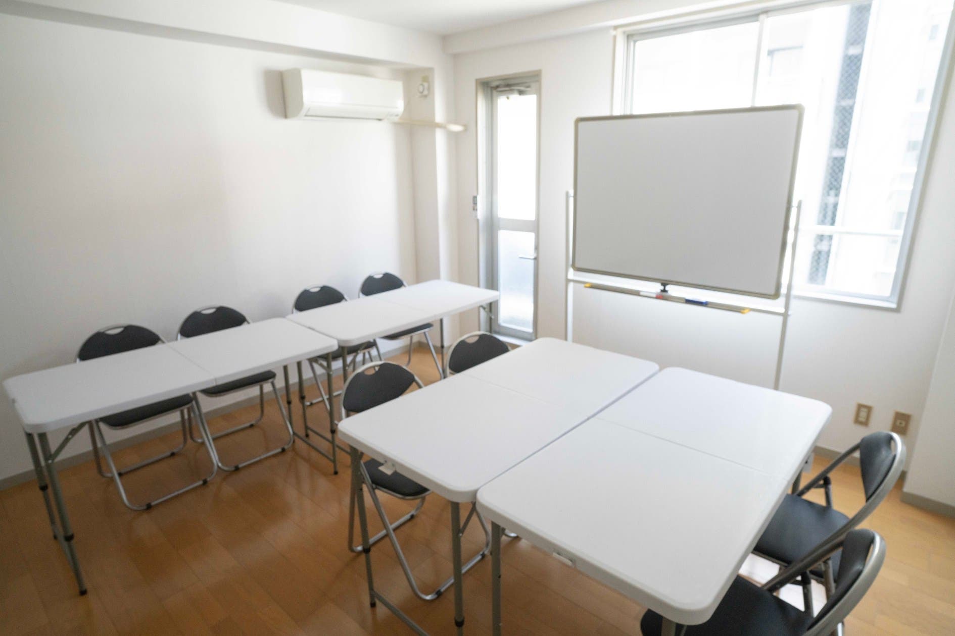 薬院駅最寄りの貸し会議室【会議、面接等に便利】ホワイトボード・施術ベッドの写真15