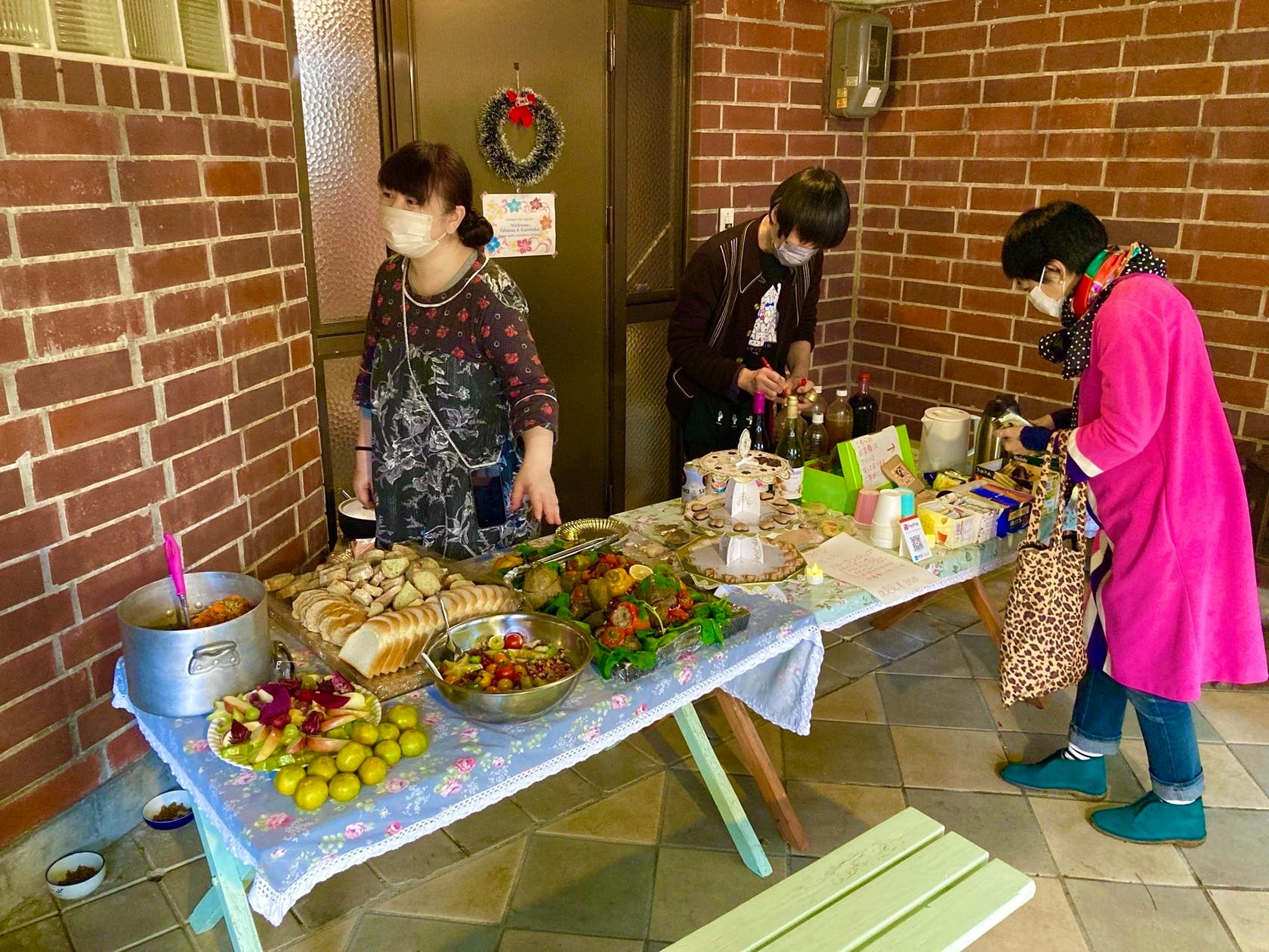 屋外ステージ（2箇所あり）でのコンサート、配信ライブ、ファッションショー、ウエディングパーティーなどの写真9