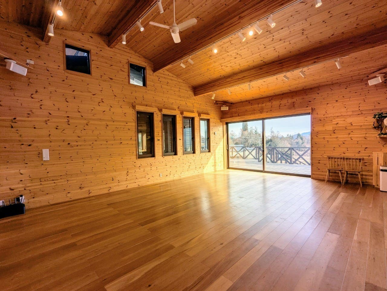 南アルプスの絶景が楽しめる開放的で木のぬくもりが感じられるダンススタジオ。床暖房完備。無料駐車場有り。ビジネスユースにも。の写真10