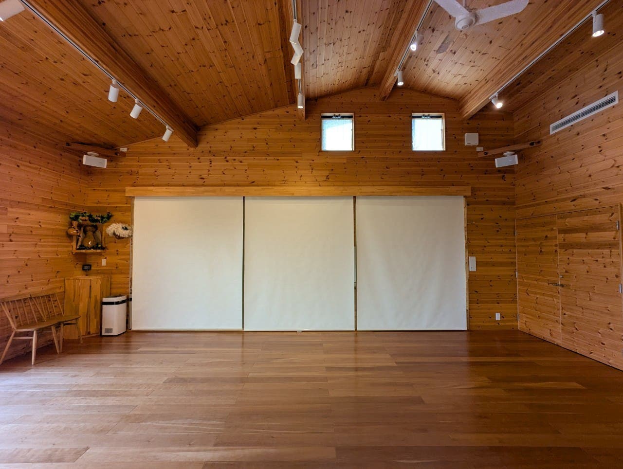 南アルプスの絶景が楽しめる開放的で木のぬくもりが感じられるダンススタジオ。床暖房完備。無料駐車場有り。ビジネスユースにも。の写真13