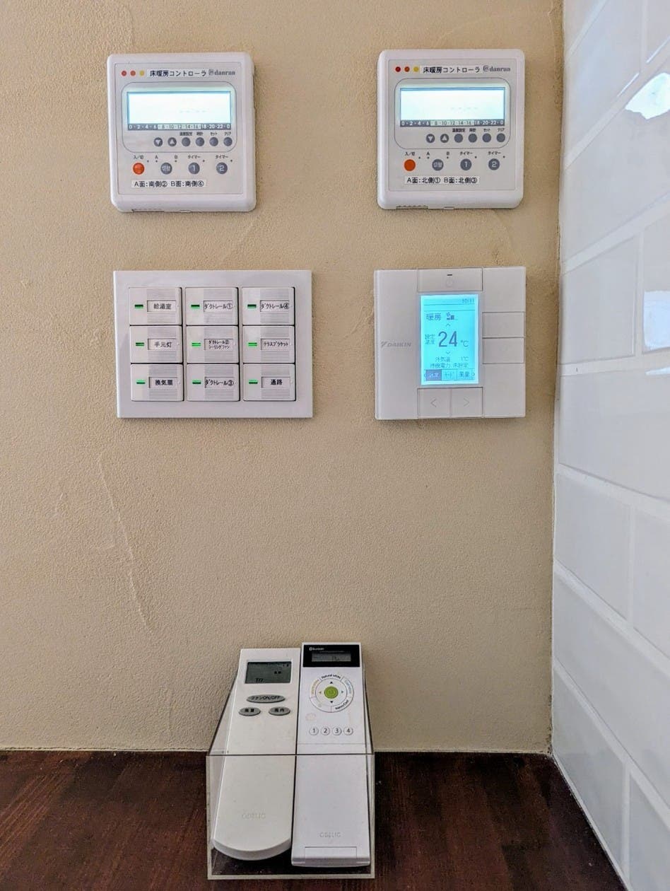 南アルプスの絶景が楽しめる開放的で木のぬくもりが感じられるダンススタジオ。床暖房完備。無料駐車場有り。ビジネスユースにも。の写真17