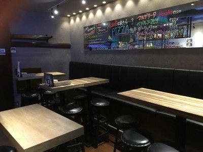 【飯田橋駅東口徒歩30秒】木目調の落ち着いた雰囲気のバーを貸し切ってパーティーしようの写真4