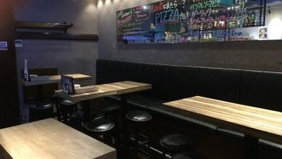 【飯田橋駅東口徒歩30秒】木目調の落ち着いた雰囲気のバーを貸し切ってパーティーしようの写真4