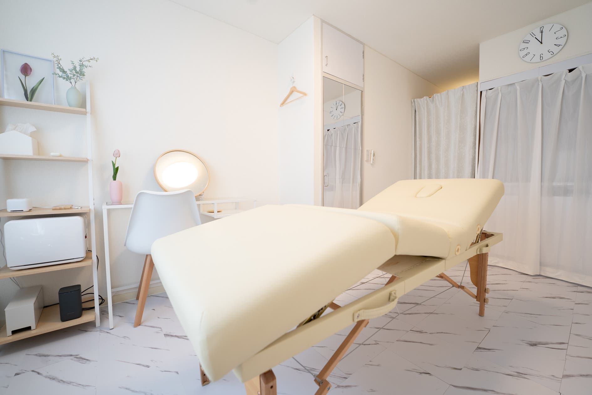 【✨OPEN PRICE✨】阿佐ヶ谷駅2分完全個室レンタルサロン🍃ホワイトを基調としたボタニカルな優しい癒しの空間🕊の写真9