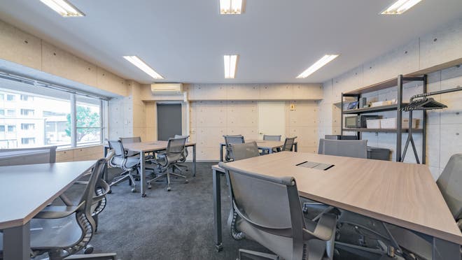 表参道駅徒歩1分の好立地。最大16名利用可能なコンパクトスペースの写真1