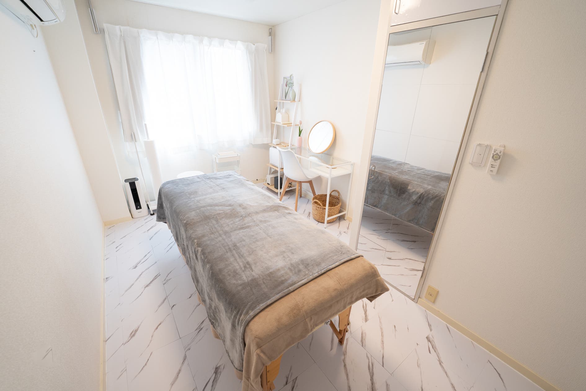 【✨OPEN PRICE✨】阿佐ヶ谷駅2分完全個室レンタルサロン🍃ホワイトを基調としたボタニカルな優しい癒しの空間🕊の写真15