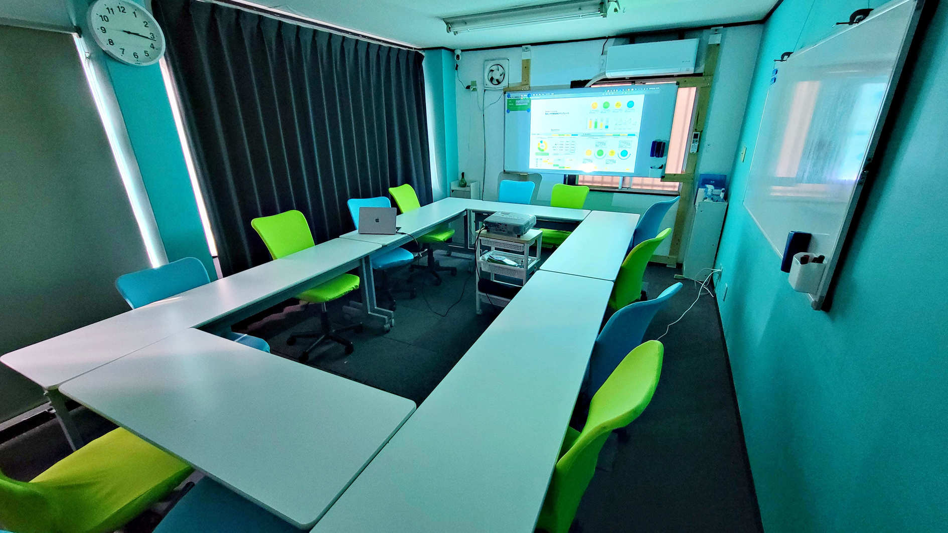 梅田北、中津駅すぐ！無料WiFi/プロジェクター/白板・黒板♪２４時間利用可な格安会議室の写真15