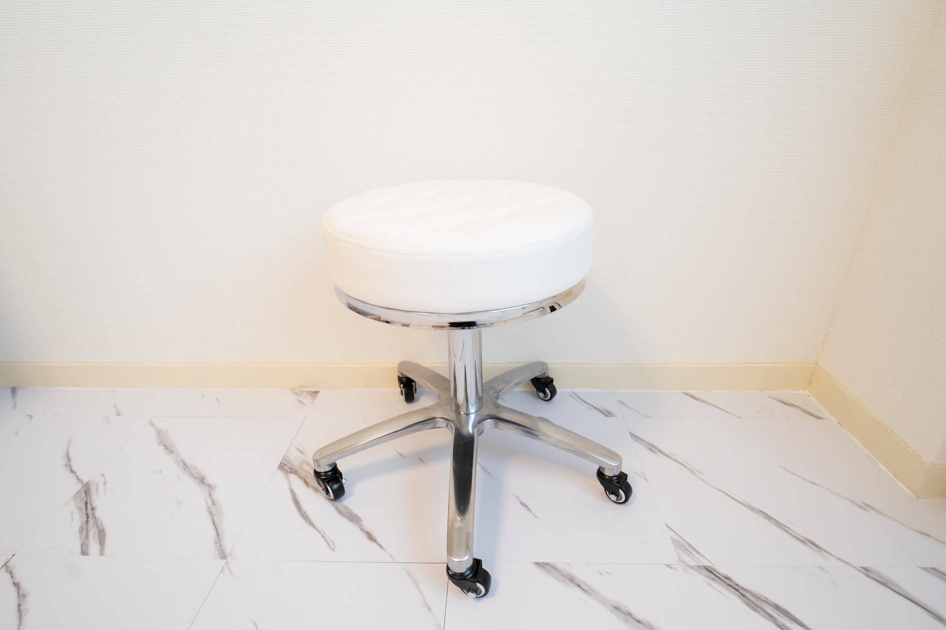 【✨OPEN PRICE✨】阿佐ヶ谷駅2分完全個室レンタルサロン🍃ホワイトを基調としたボタニカルな優しい癒しの空間🕊の写真16