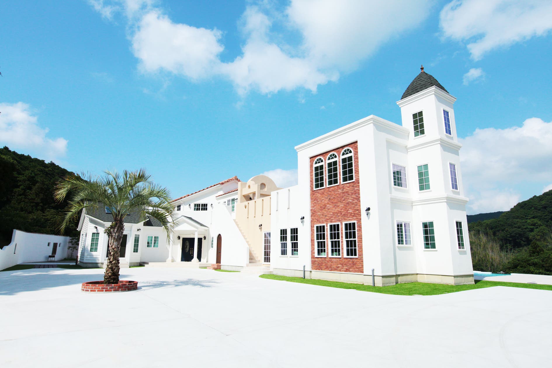 都内から60分で行ける広大な敷地の大型リゾートスタジオ、温水プールや庭、自然光が溢れる屋内外に多数のシチュエーションの写真1