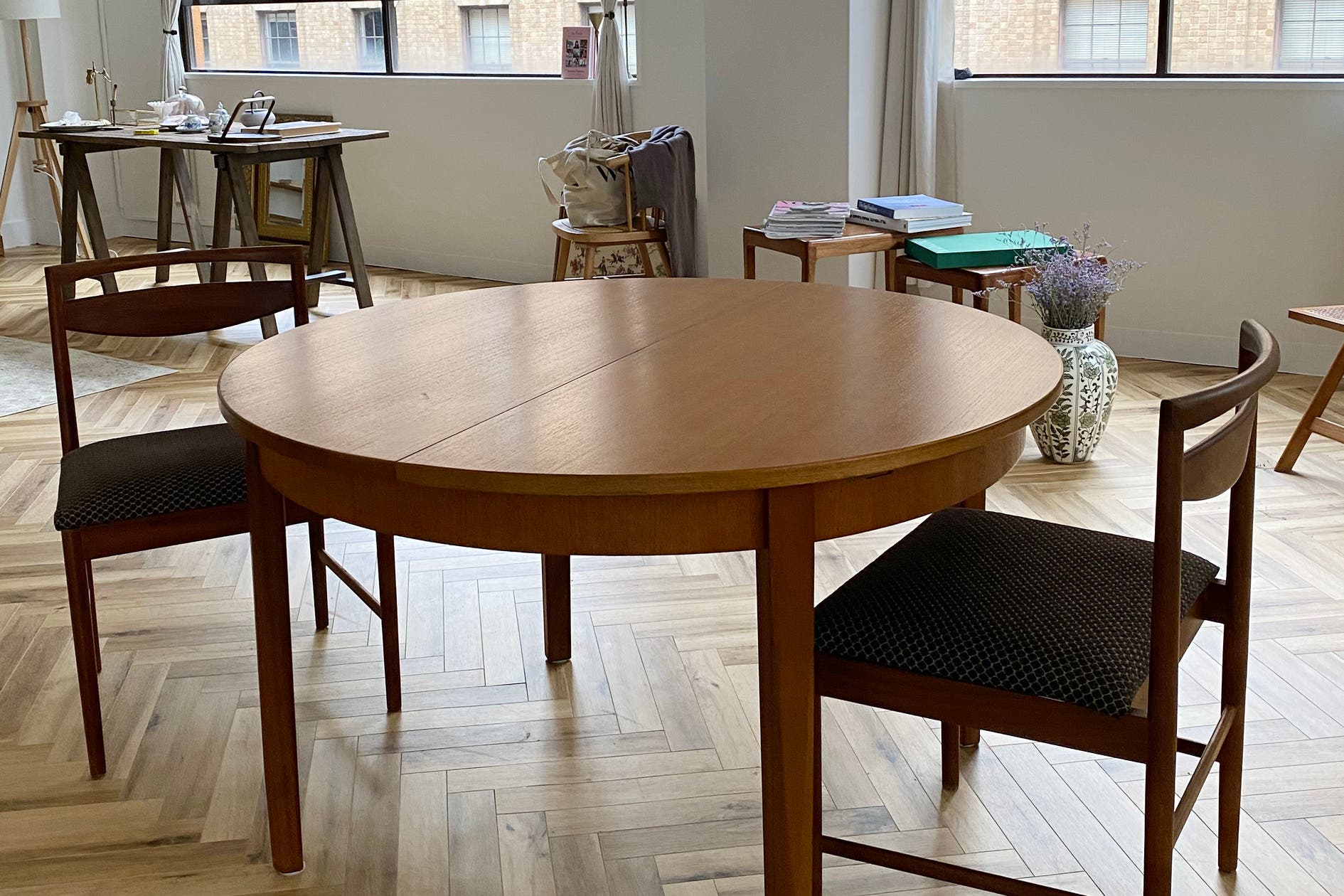 【本町駅5分】窓から見えるヨーロッパ調の景色が特徴の、白を基調とした撮影や展示会に適したギャラリースペースの写真9