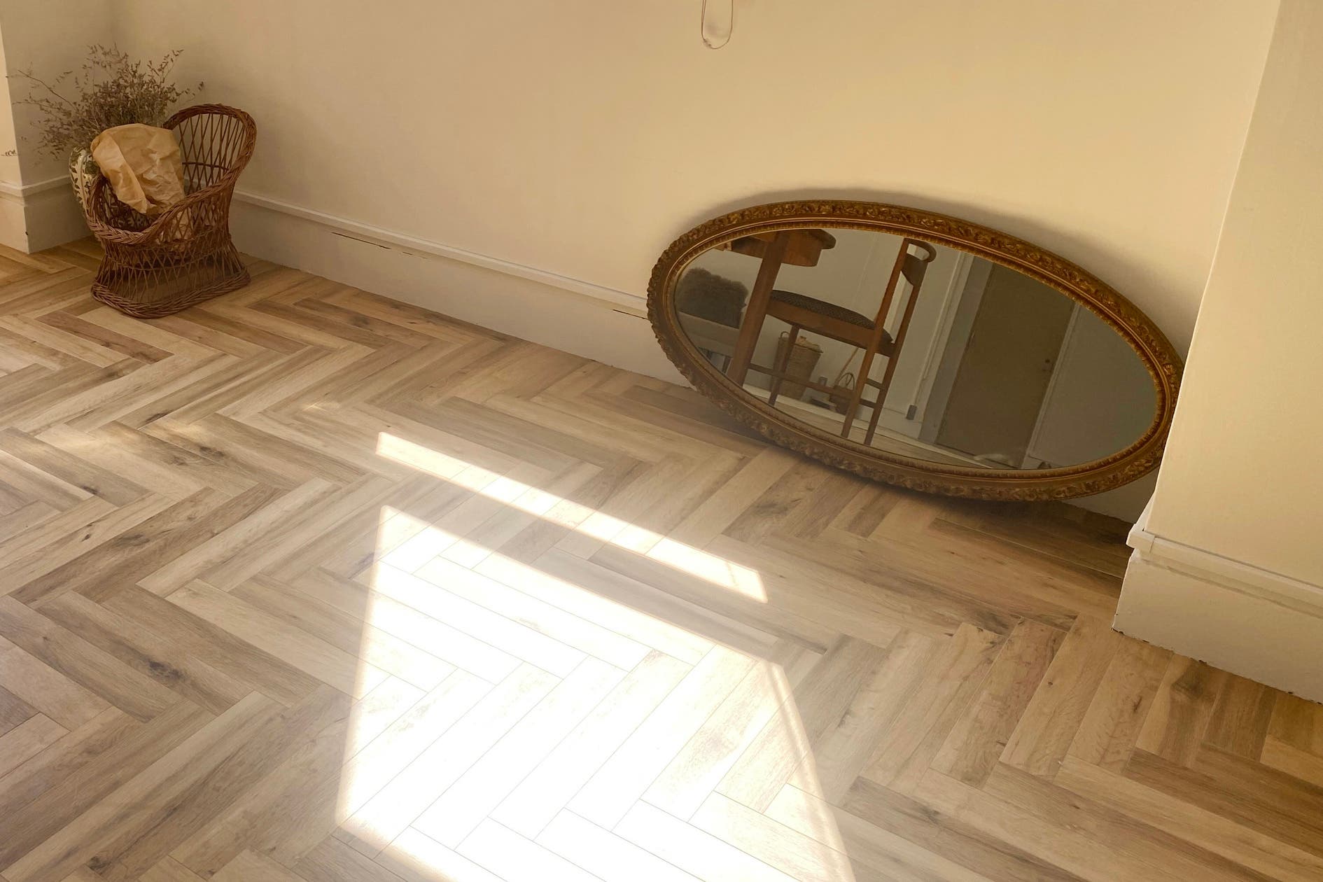 【本町駅5分】窓から見えるヨーロッパ調の景色が特徴の、白を基調とした撮影や展示会に適したギャラリースペースの写真10