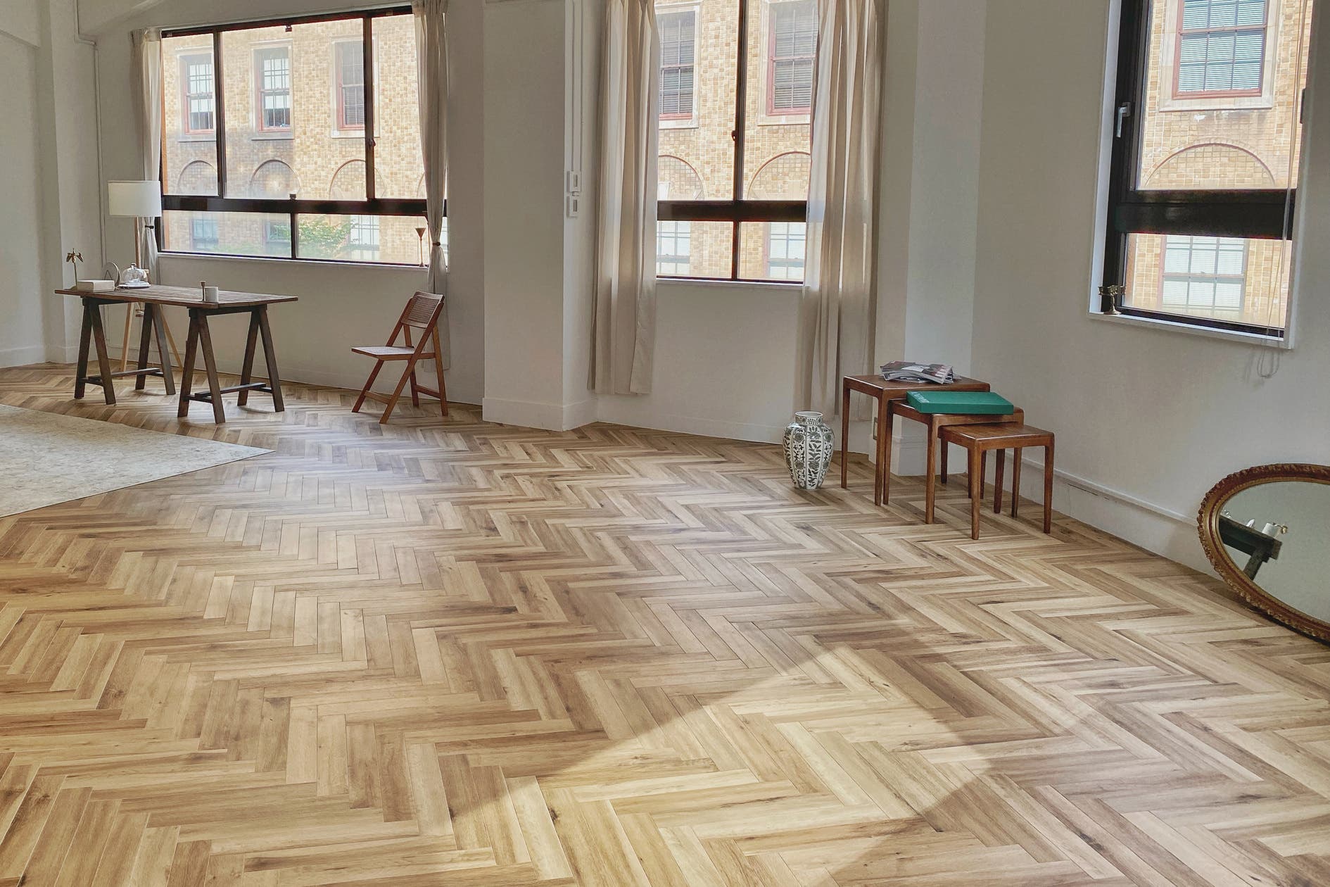 【本町駅5分】窓から見えるヨーロッパ調の景色が特徴の、白を基調とした撮影や展示会に適したギャラリースペースの写真12