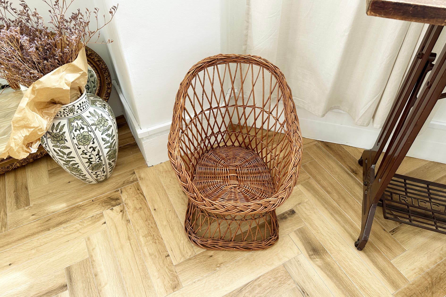 【本町駅5分】窓から見えるヨーロッパ調の景色が特徴の、白を基調とした撮影や展示会に適したギャラリースペースの写真19