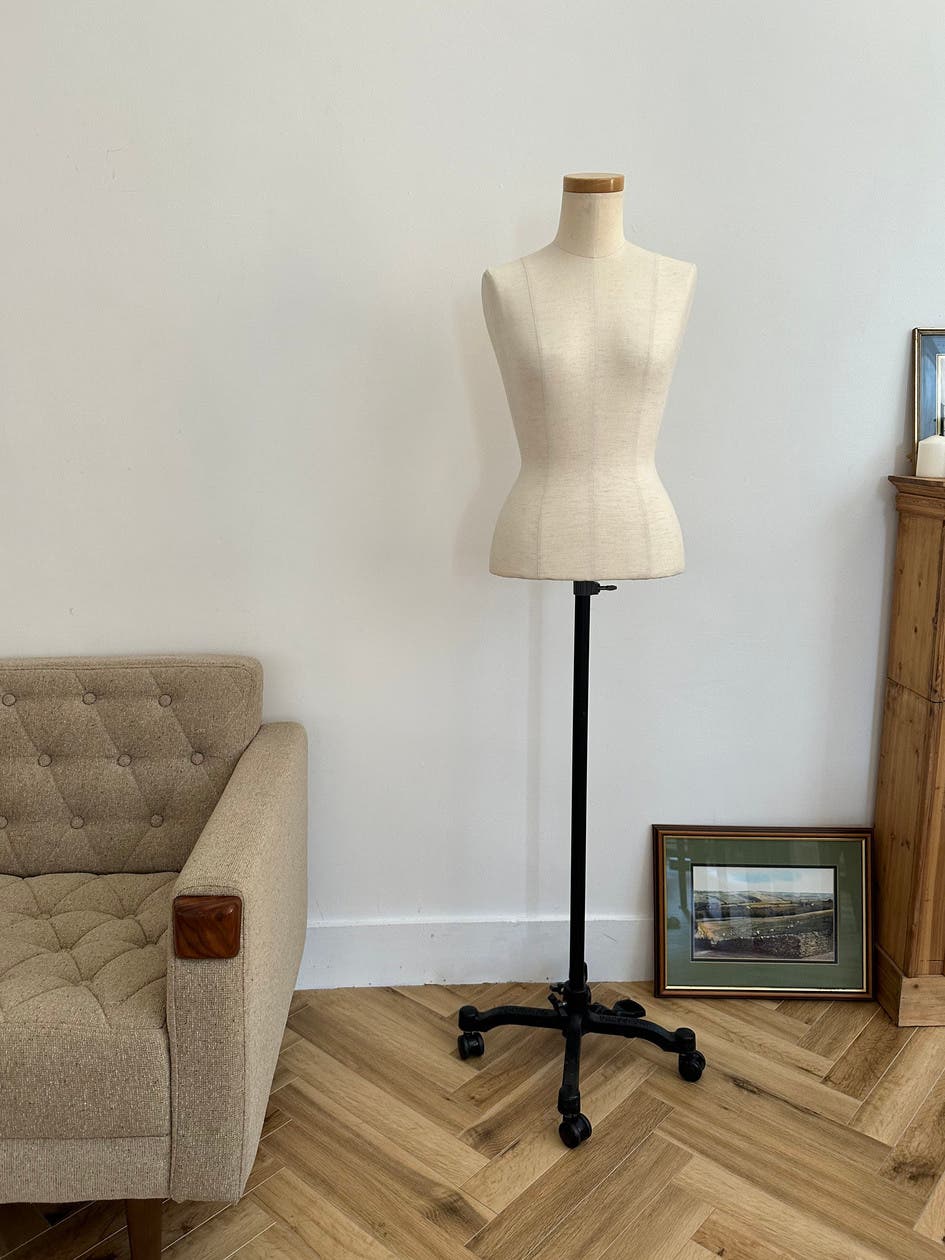 【本町駅5分】窓から見えるヨーロッパ調の景色が特徴の、白を基調とした撮影や展示会に適したギャラリースペースの写真28