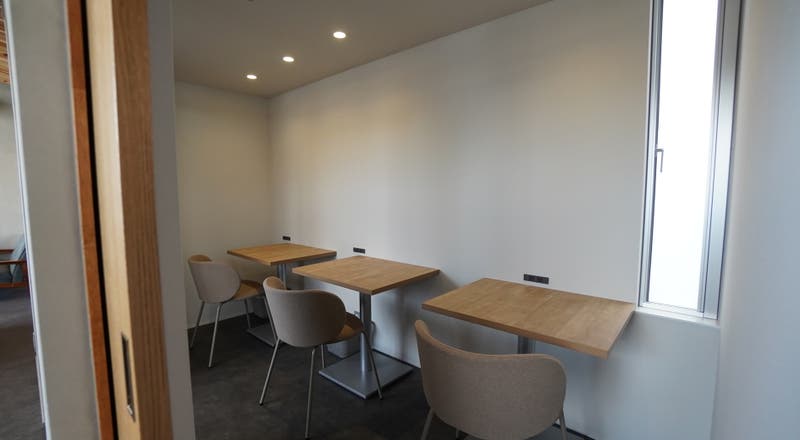 【1時間¥660〜！】3名用ブース席（半個室）