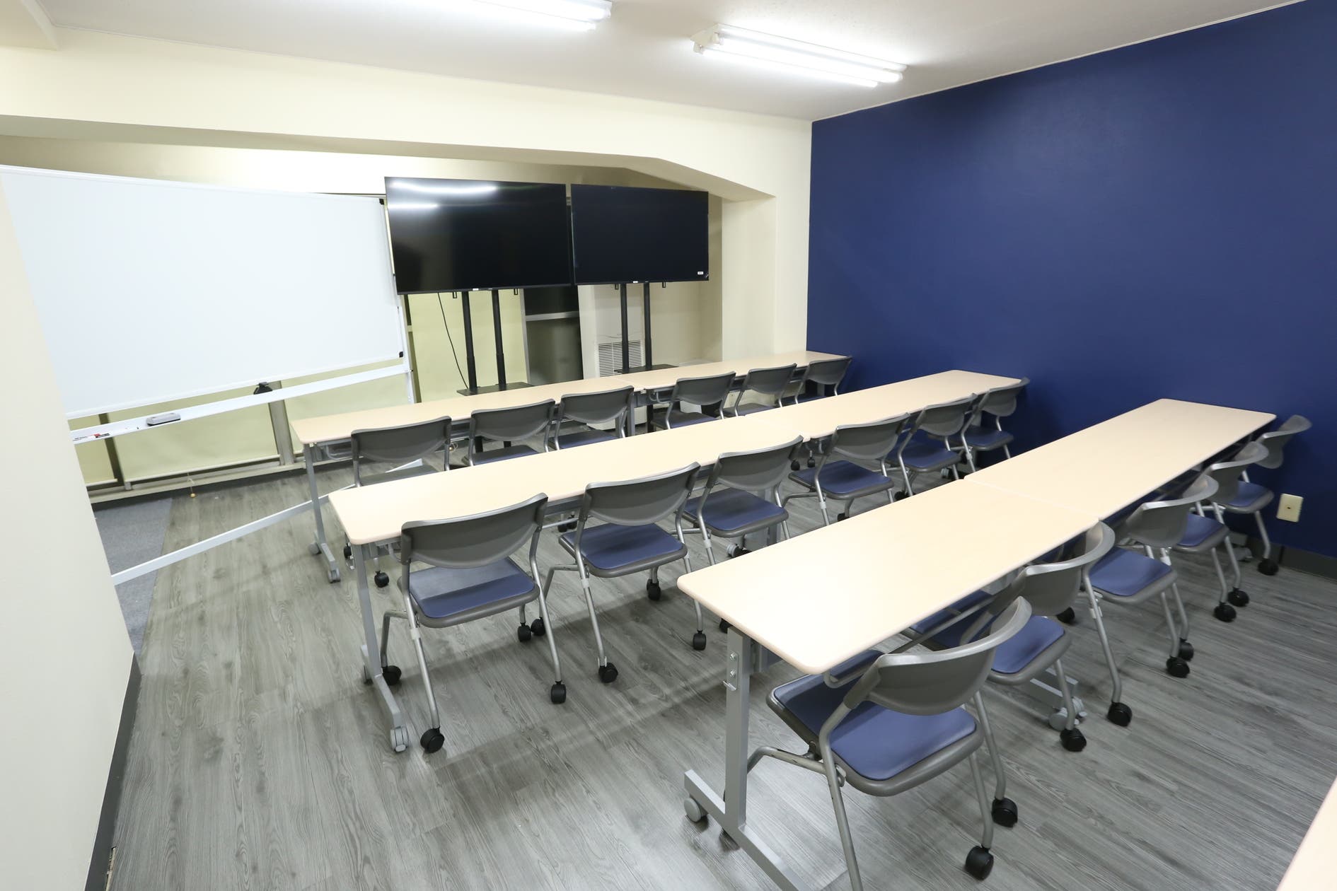 大門駅3分/大型モニター2台完備で後方席でも視認性◎/30人以上/セミナー/講習会/ストロボ撮影/会議/オーディションの写真7