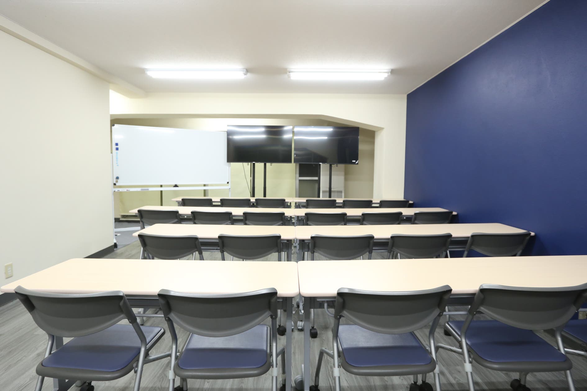 大門駅3分/大型モニター2台完備で後方席でも視認性◎/30人以上/セミナー/講習会/ストロボ撮影/会議/オーディションの写真8