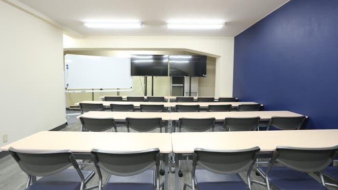 大門駅3分/大型モニター2台完備で後方席でも視認性◎/30人以上/セミナー/講習会/ストロボ撮影/会議/オーディションの写真8