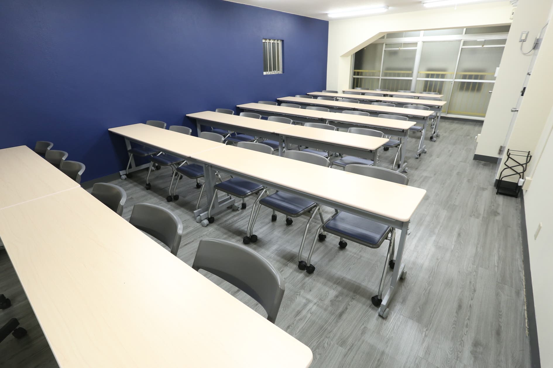 大門駅3分/大型モニター2台完備で後方席でも視認性◎/30人以上/セミナー/講習会/ストロボ撮影/会議/オーディションの写真9