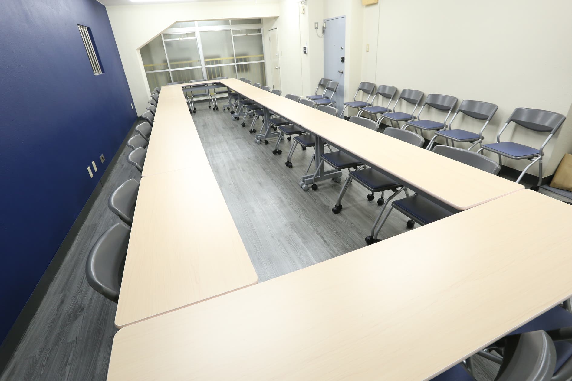 大門駅3分/大型モニター2台完備で後方席でも視認性◎/30人以上/セミナー/講習会/ストロボ撮影/会議/オーディションの写真5