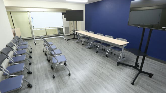大門駅3分/大型モニター2台完備で後方席でも視認性◎/30人以上/セミナー/講習会/ストロボ撮影/会議/オーディションの写真4