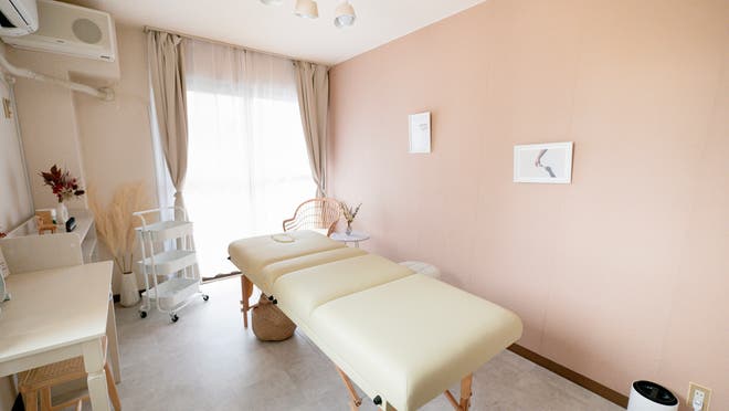 【町田徒歩4分】完全個室レンタルサロン✨エステ・整体・ネイル|電動昇降ベッド|備品充実|ドリンク無料|調光ライトの写真2