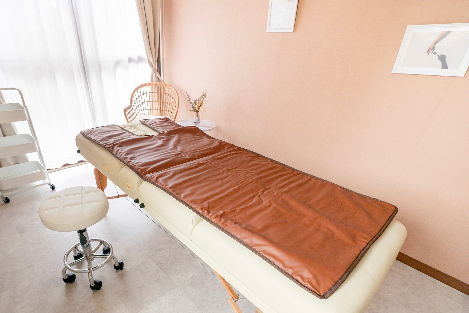 【町田徒歩4分】完全個室レンタルサロン✨エステ・整体・ネイル｜電動昇降ベッド｜備品充実｜ドリンク無料｜調光ライトの写真6
