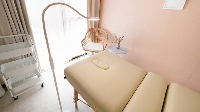 【町田徒歩4分】完全個室レンタルサロン✨エステ・整体・ネイル|電動昇降ベッド|備品充実|ドリンク無料|調光ライトの写真8