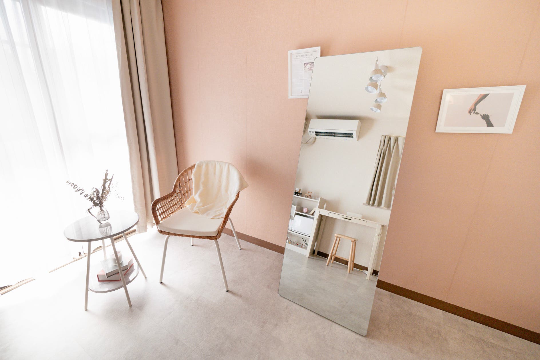 【町田徒歩4分】完全個室レンタルサロン✨エステ・整体・ネイル｜電動昇降ベッド｜備品充実｜ドリンク無料｜調光ライトの写真18