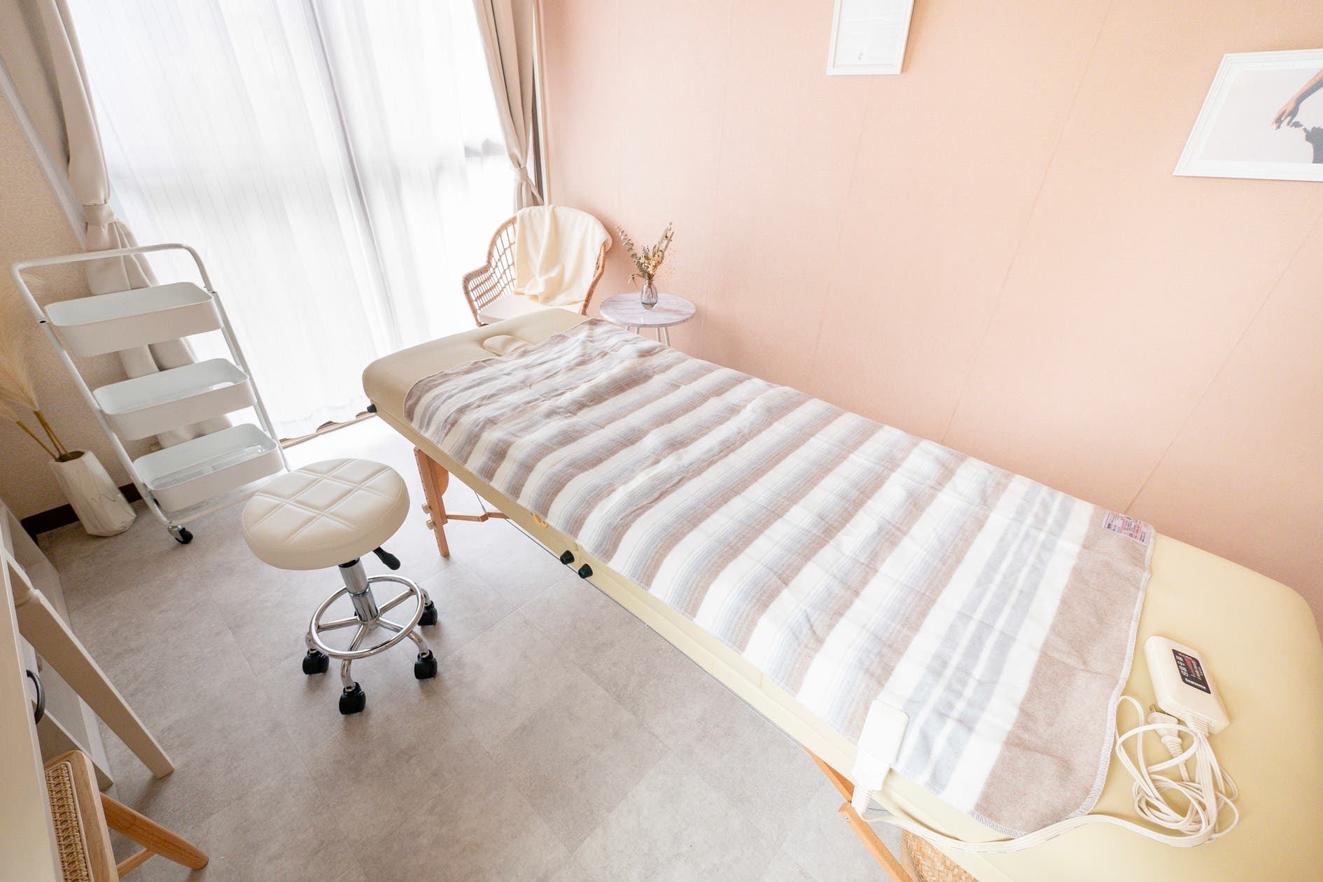 【町田徒歩4分】完全個室レンタルサロン✨エステ・整体・ネイル｜電動昇降ベッド｜備品充実｜ドリンク無料｜調光ライトの写真20