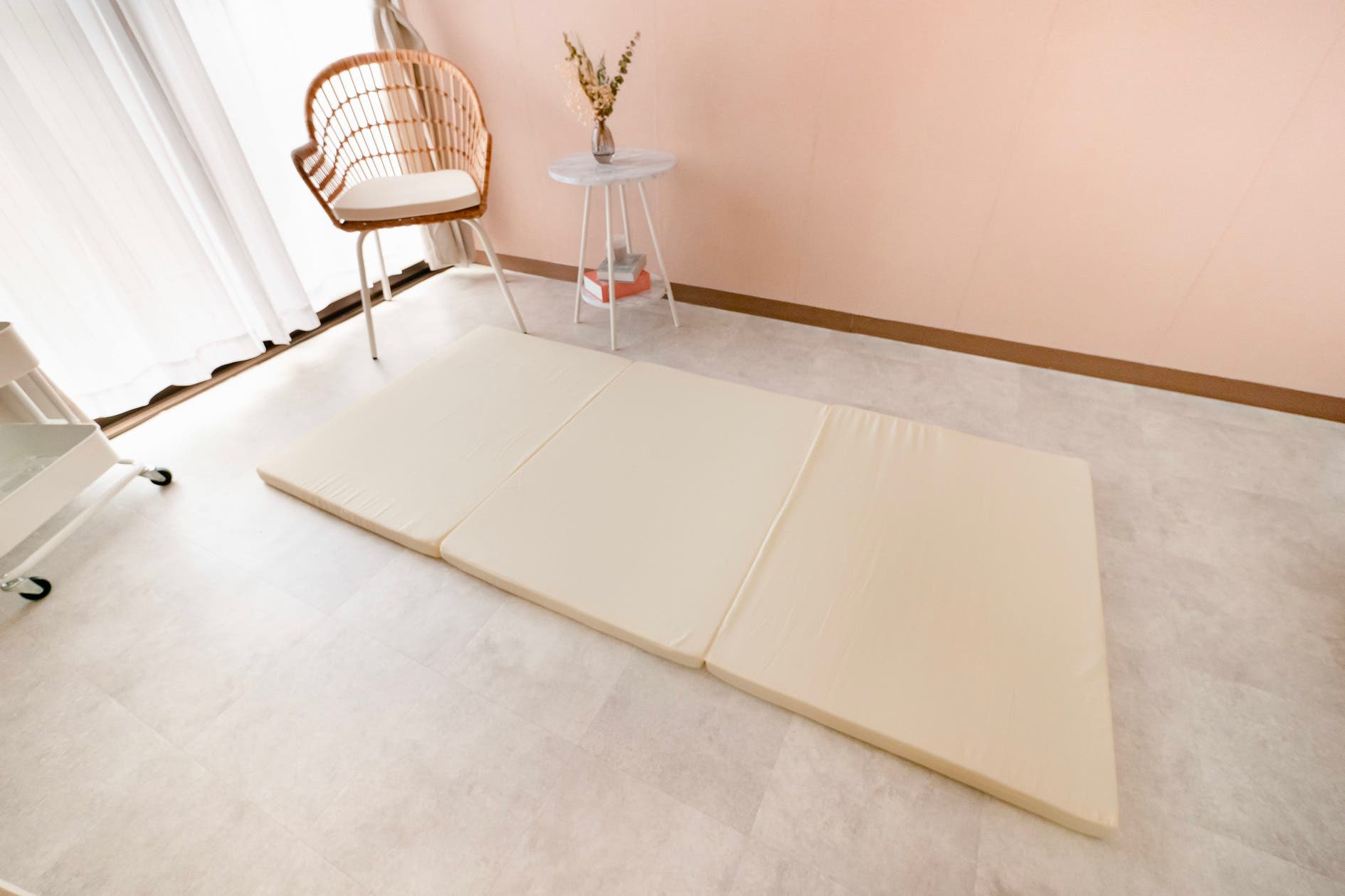 【町田徒歩4分】完全個室レンタルサロン✨エステ・整体・ネイル｜電動昇降ベッド｜備品充実｜ドリンク無料｜調光ライトの写真22