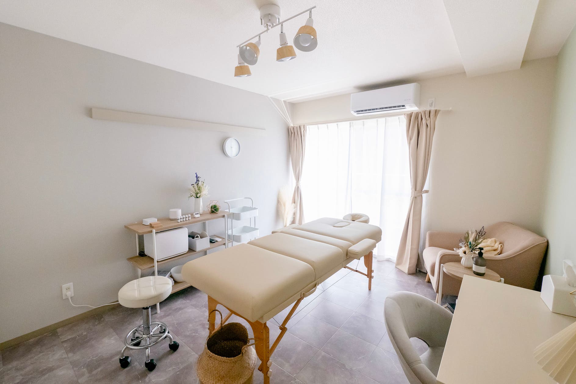 【自由が丘5分】完全個室レンタルサロン✨エステ・整体・ネイル｜電動昇降ベッド｜備品充実｜無料ドリンク｜調光ライトの写真4