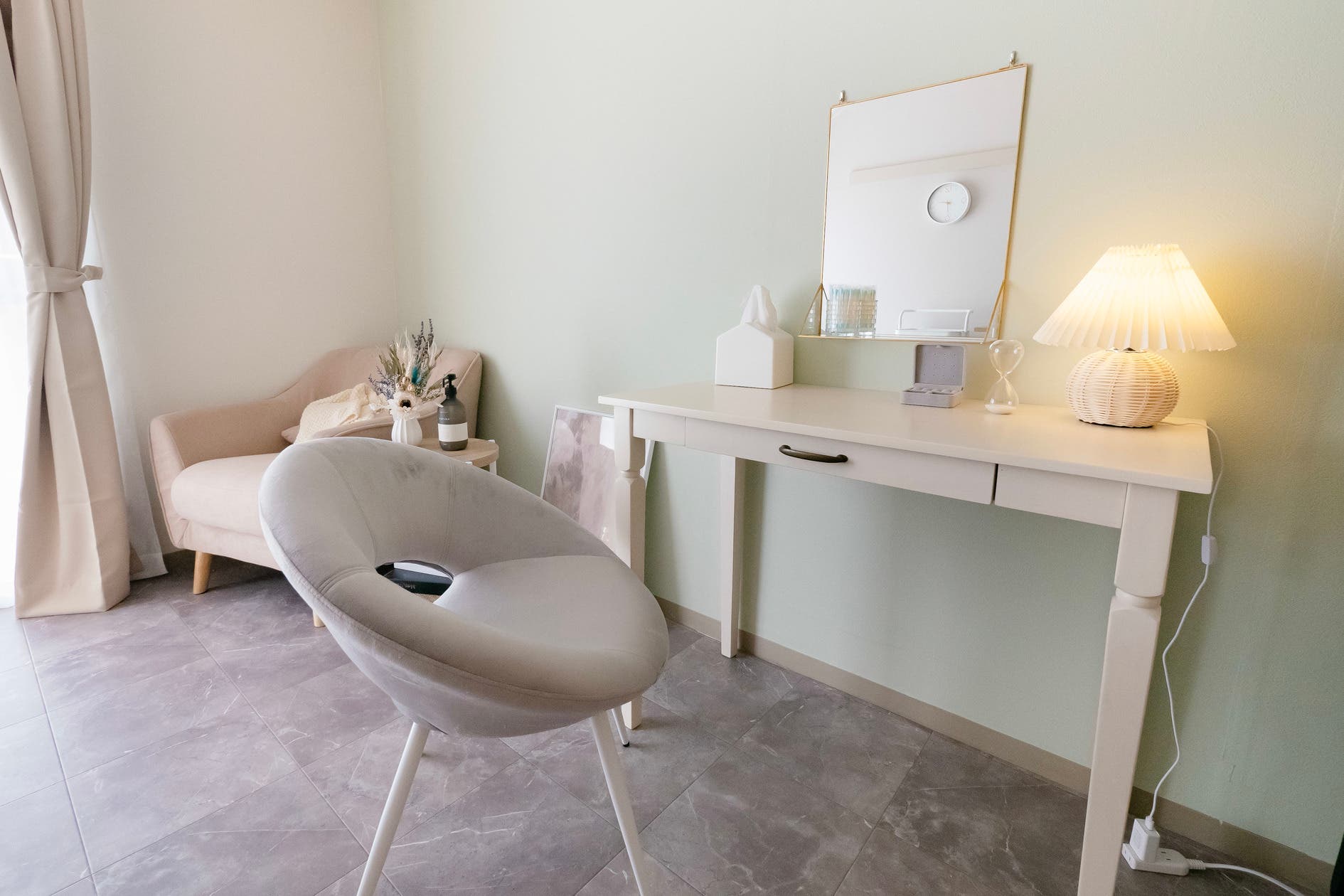 【自由が丘5分】完全個室レンタルサロン✨エステ・整体・ネイル｜電動昇降ベッド｜備品充実｜無料ドリンク｜調光ライトの写真13