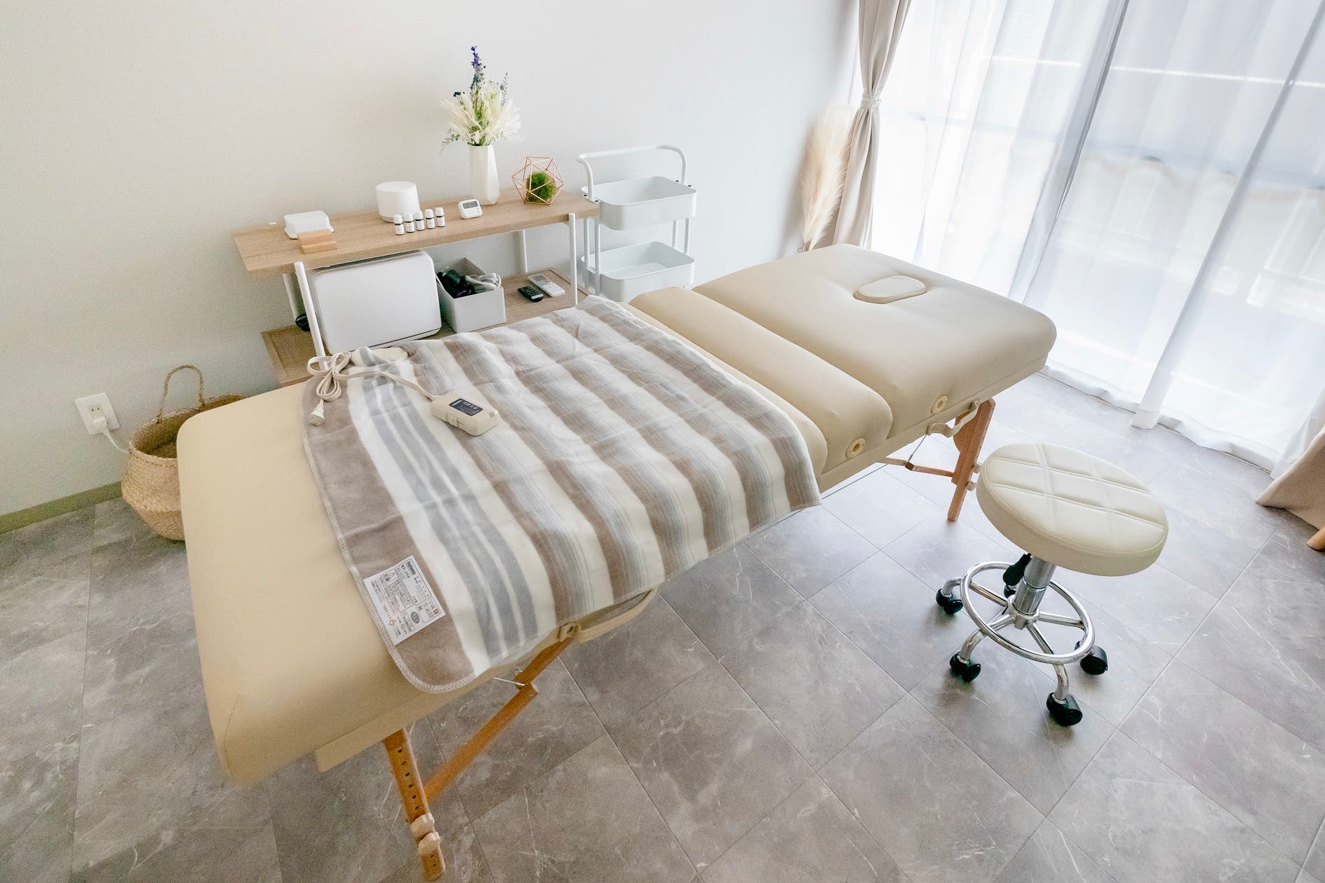 【自由が丘5分】完全個室レンタルサロン✨エステ・整体・ネイル｜電動昇降ベッド｜備品充実｜無料ドリンク｜調光ライトの写真20