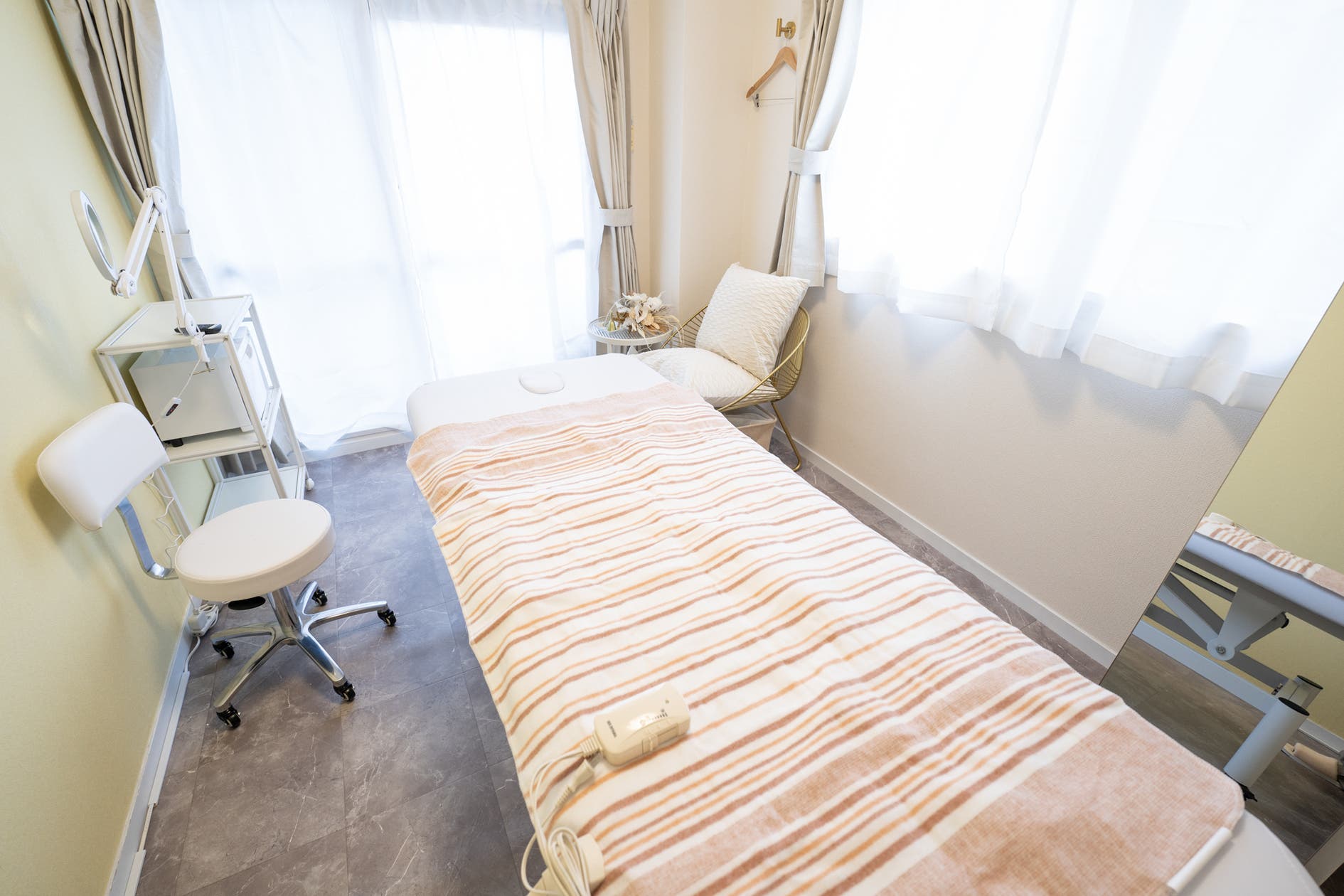 《OPENセール🎉》【麻布十番徒歩2分】完全個室レンタルサロン✨エステ・整体・ネイル｜備品充実｜ドリンク無料｜調光ライトの写真9