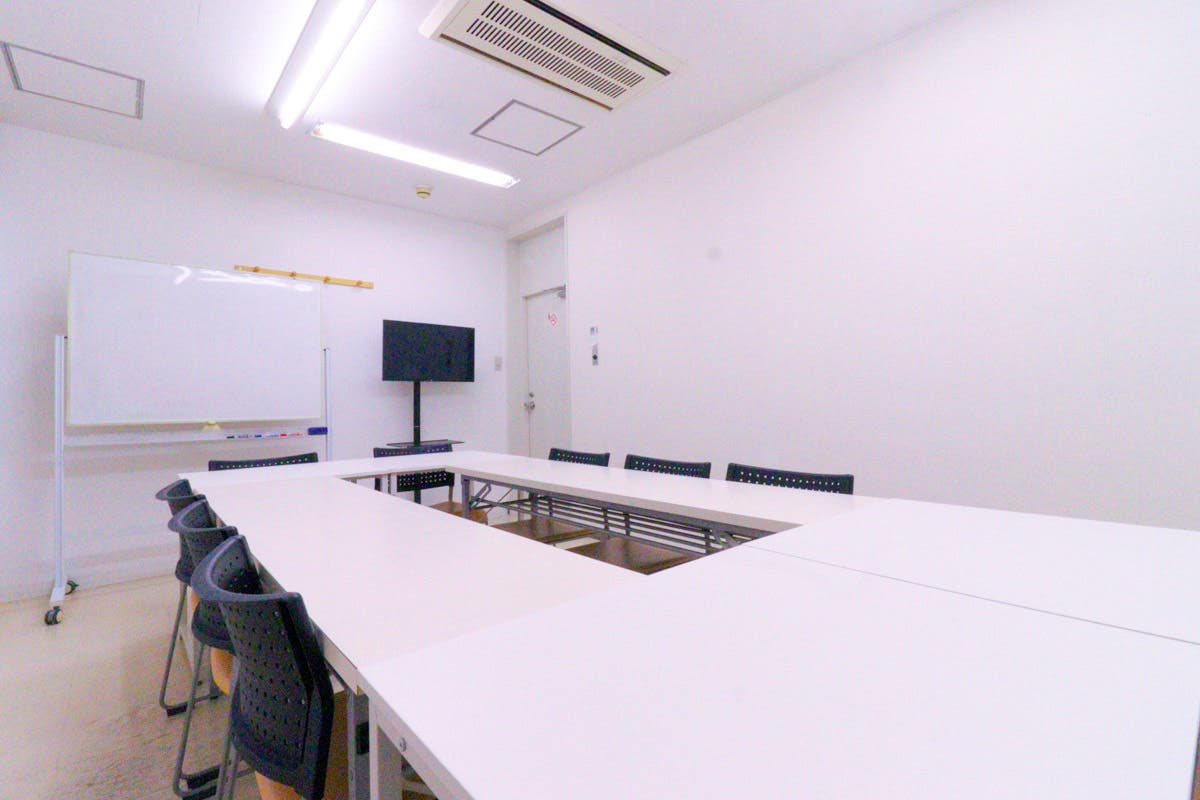 【心斎橋駅7番出口徒歩72秒！10名利用可！】モニター・ホワイトボード・WiFi無料！ふれあい貸し会議室 心斎橋Cの写真9