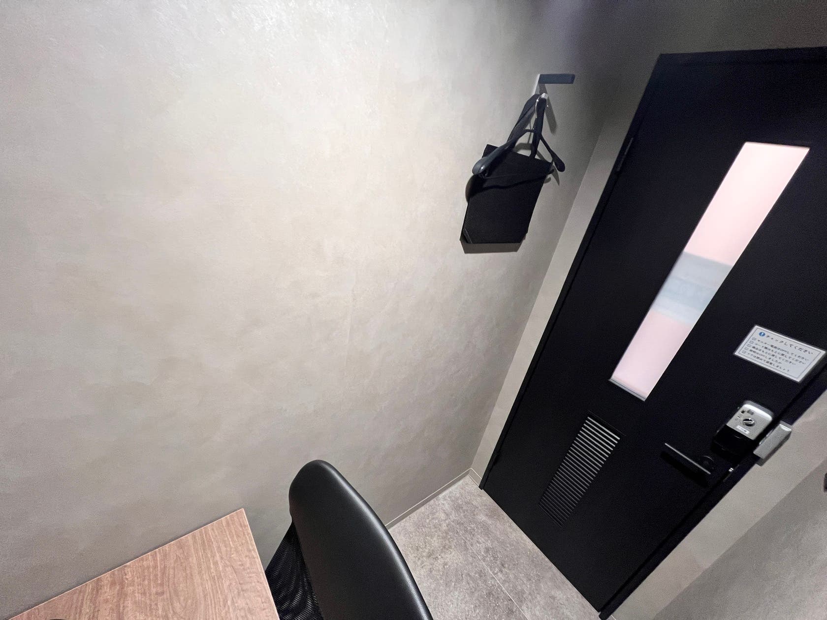 【¥440/1h｜工事期間限定】上野駅すぐ／モニター完備鍵付き完全個室3005の写真4