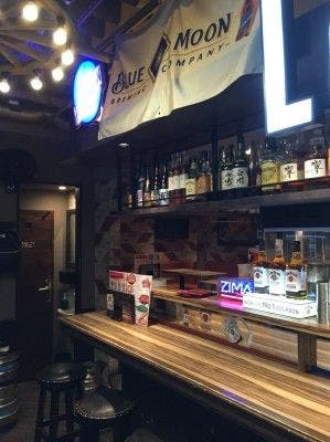 【東京駅から徒歩3分】木目調の落ち着いた雰囲気のバーを貸し切ってパーティーしようの写真6