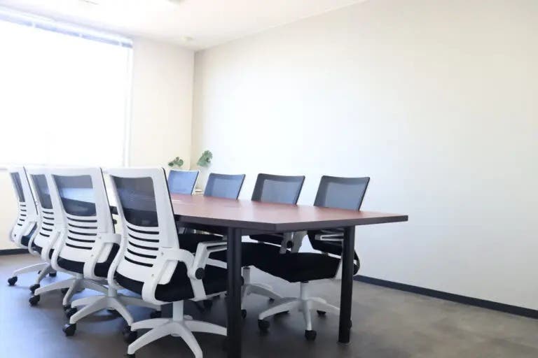 【fabbit大阪福島】会議室の写真1