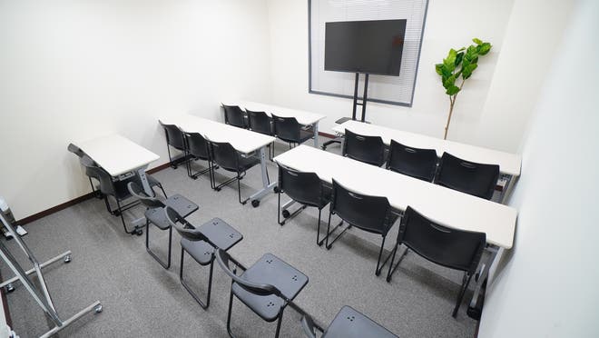 <堺筋本町会議室>堺筋本町駅徒歩3分🚃24時間⏰光回線Wi-Fi📶50型モニター📺会議/商談/セミナー/ワークショップの写真4